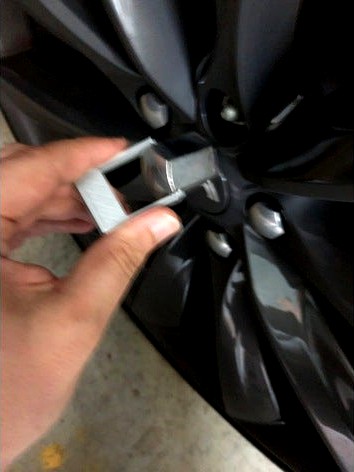 Tesla Wheel Bolt Cap Removal Tool by picaschaf 3d model