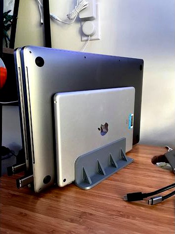 Dual MacBook vertical laptop stand by dreadnought9 3d model